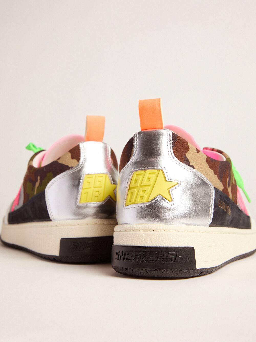 Men’s camouflage Yeah sneakers with fuchsia star | Golden Goose