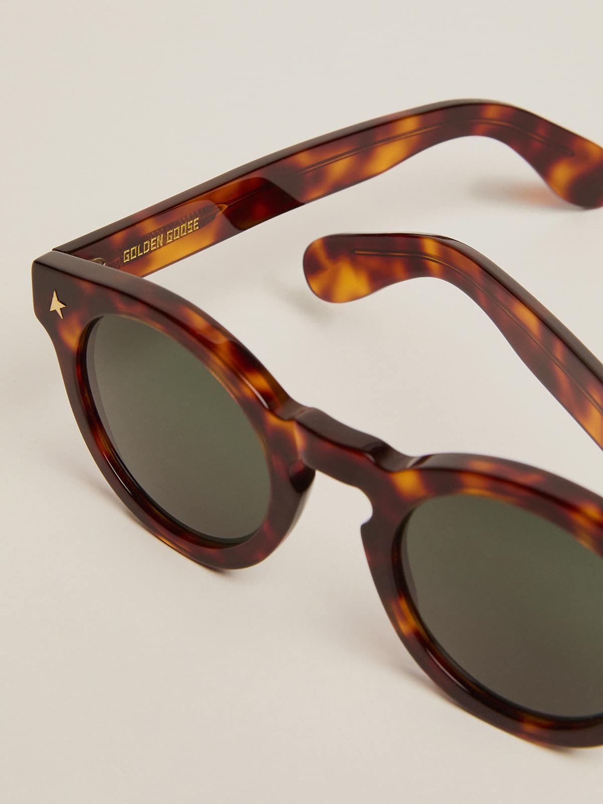 Sunglasses Panthos model with havana frame and gold details | Golden Goose