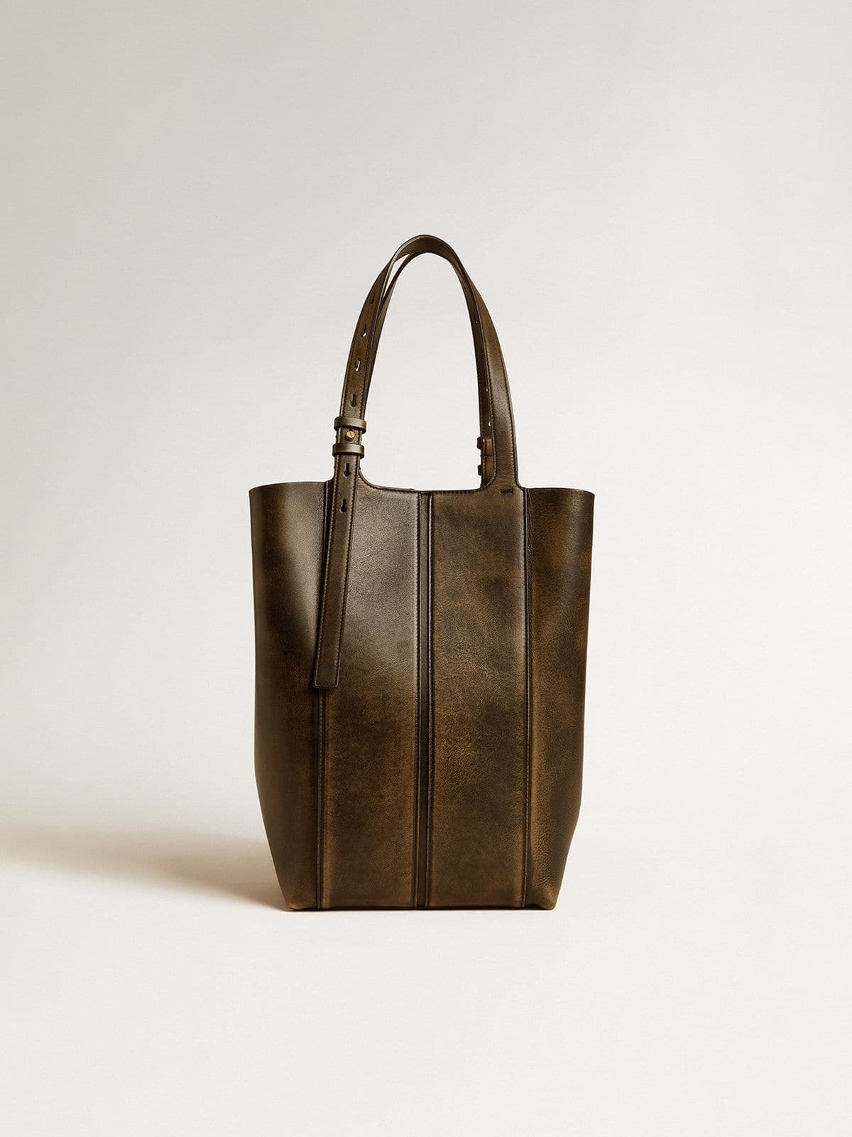 24/7 Bag in black distressed leather with adjustable handles | Golden ...