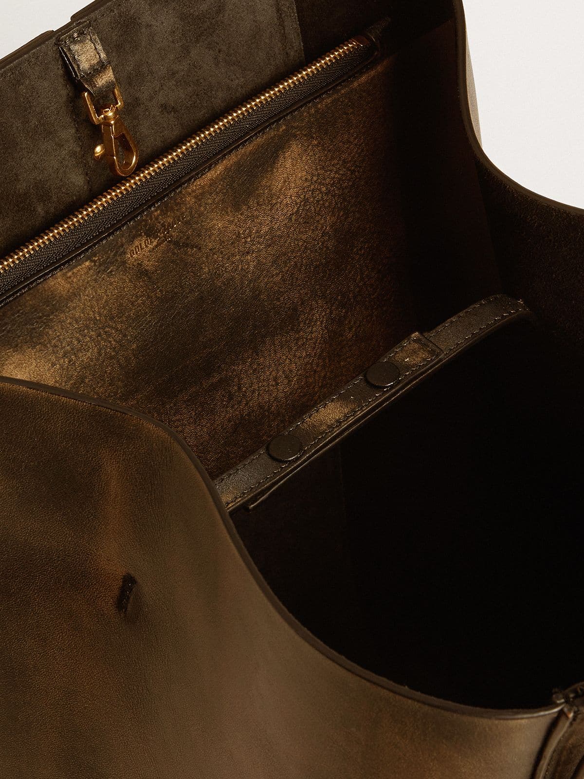 24/7 Bag in black distressed leather with adjustable handles | Golden ...