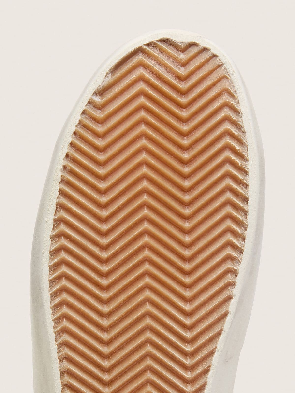 Women’s Super-Star in worn white leather with tone-on-tone star