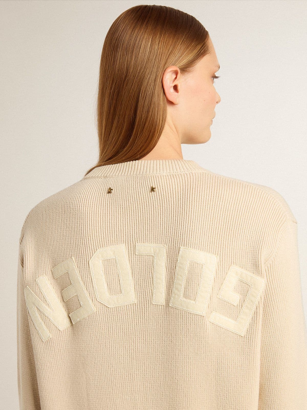 Women's beige sweater with 'Golden' lettering on the back Women's beige sweater with 'Golden' lettering on the back